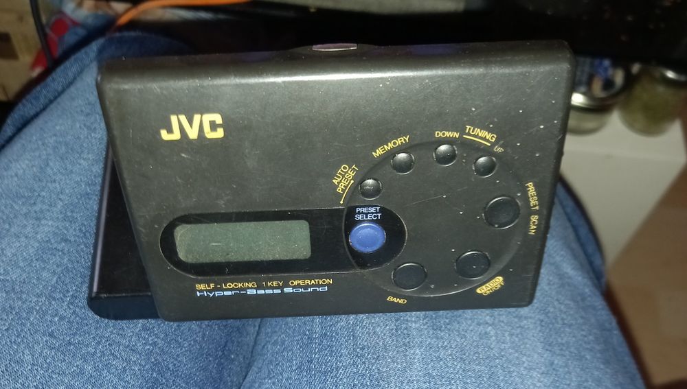 Walkman JVC (D'occasion) à pour CHF 1 – retrait uniquement | Acheter ...
