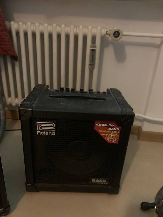 Roland Cube 30 Bass Verstärker (Gebraucht) in Dietikon für CHF 110 – nur Abholung auf Ricardo kaufen