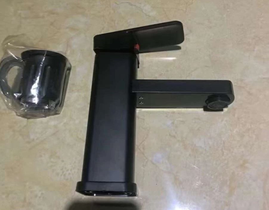 Waschtischarmatur mit 2 Schläuchen / Robinet lavabo noir (Neu und originalverpackt) in Bremblens ...