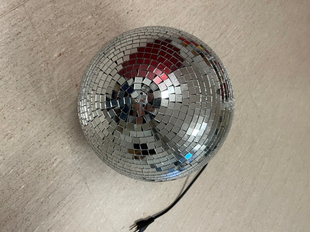 Discokugel mit Scheinwerfer (Gebraucht) in Strengelbach für CHF 40 ...