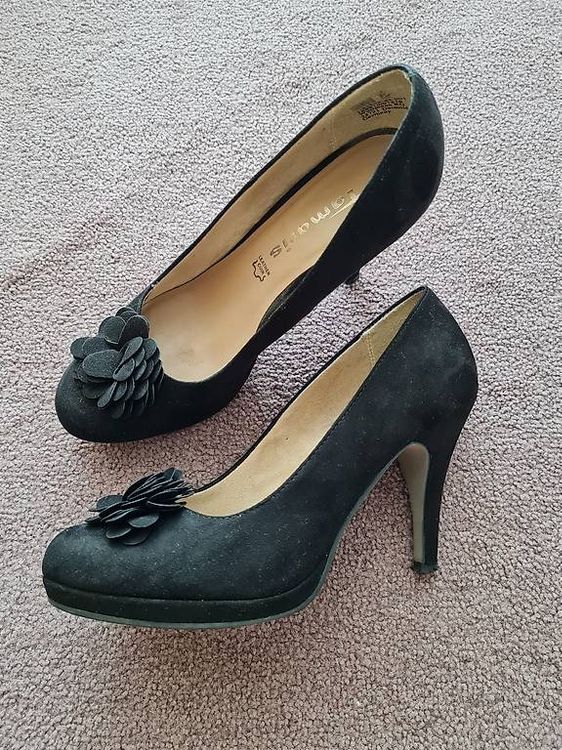 Schwarze Pumps mit Flower-Application | Kaufen auf Ricardo