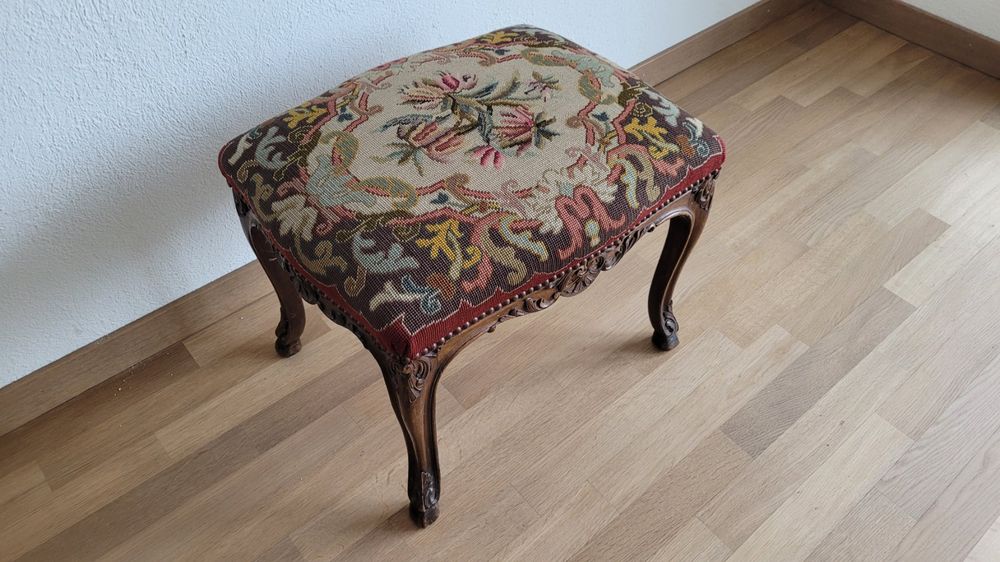 Hocker antik mit schönem Bezug | Kaufen auf Ricardo