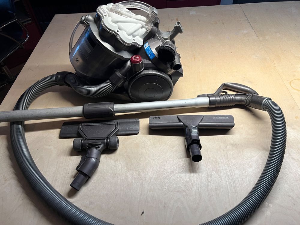 Dyson Staubsauger 1400 Watt (Gebraucht) in Wald ZH für CHF 58 – mit ...