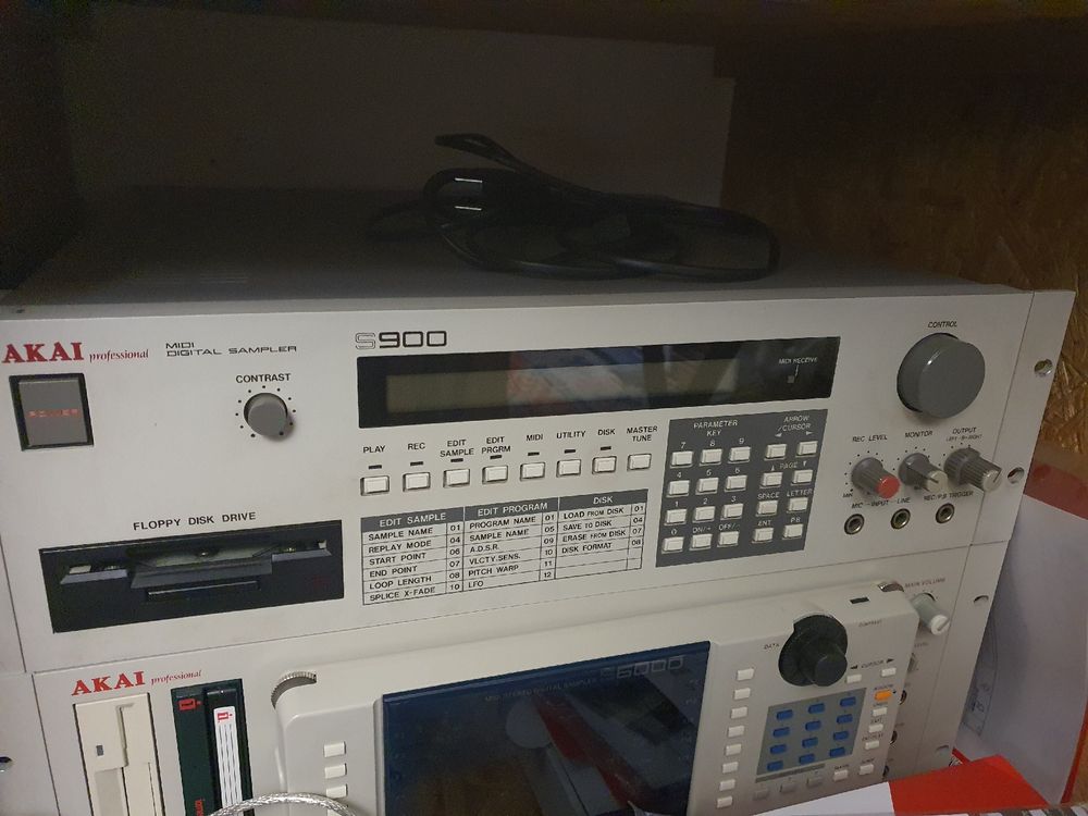AKAI S900 Sampler Profi Musikstudio HipHop Oldschool (Gebraucht) in ...