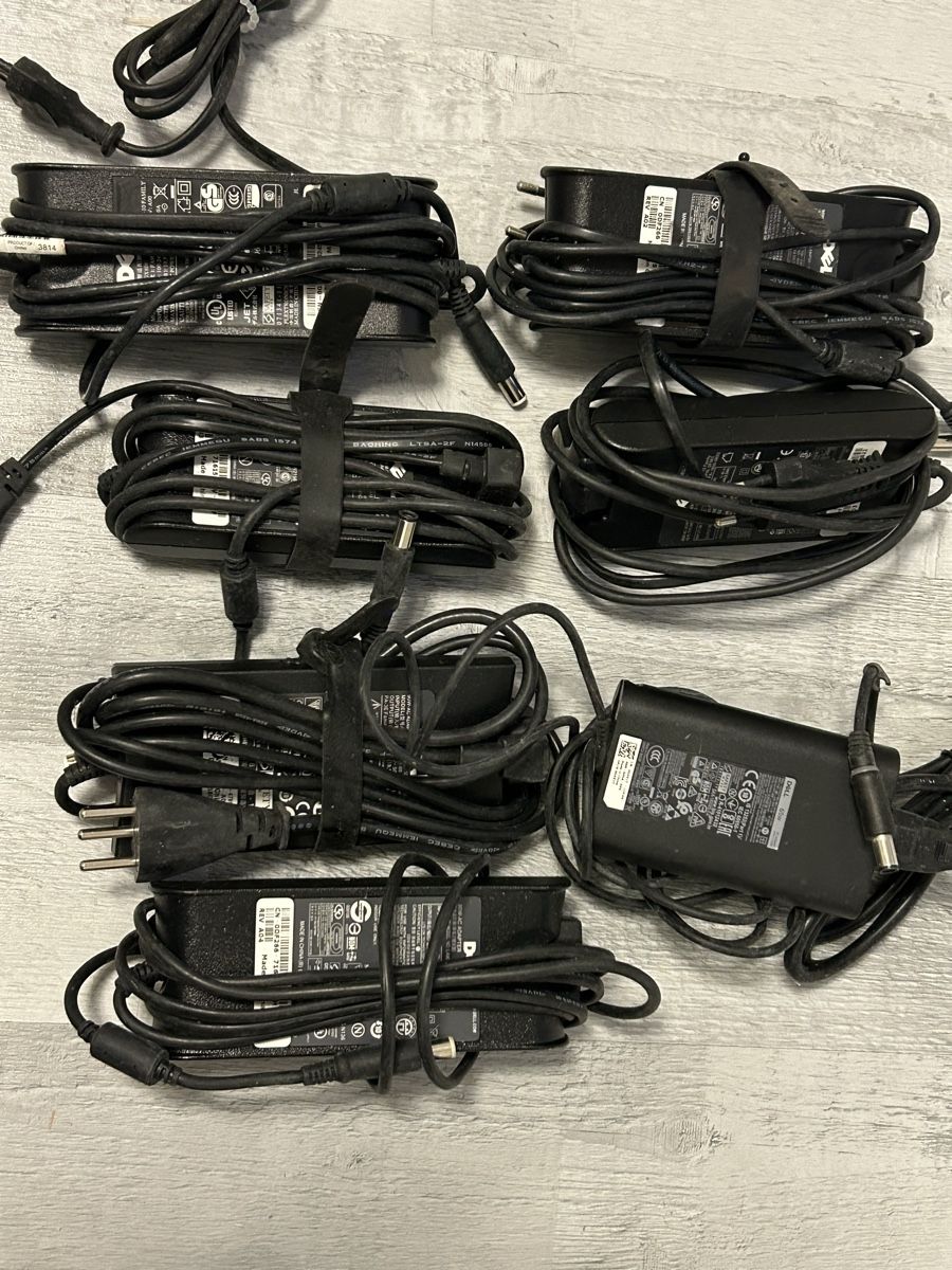 Dell Laptop Ladegerät / Netzteil, verschiedene Modelle (Gebraucht) in ...