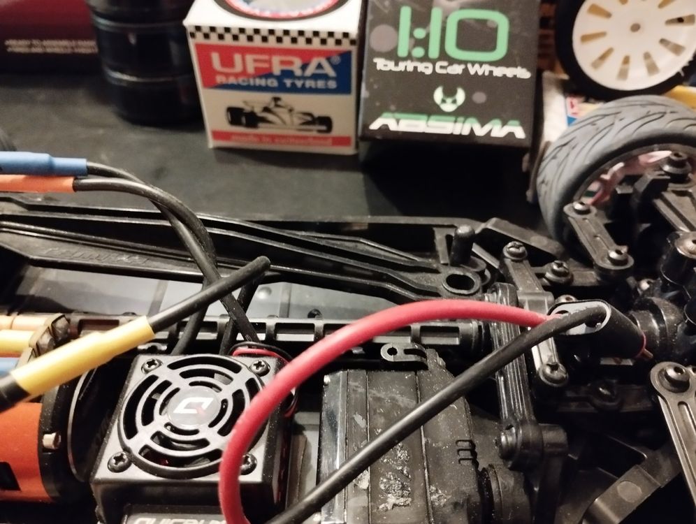 Tamyia TT02 Brushless mit Mustang und Impreza Body (Gebraucht) in Lyss ...