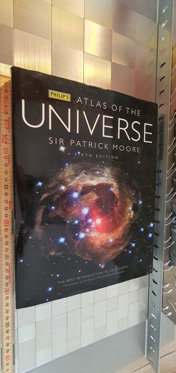 Buch Atlas of the Universe sir Patrick Moore (Gebraucht) in Walterswil ...