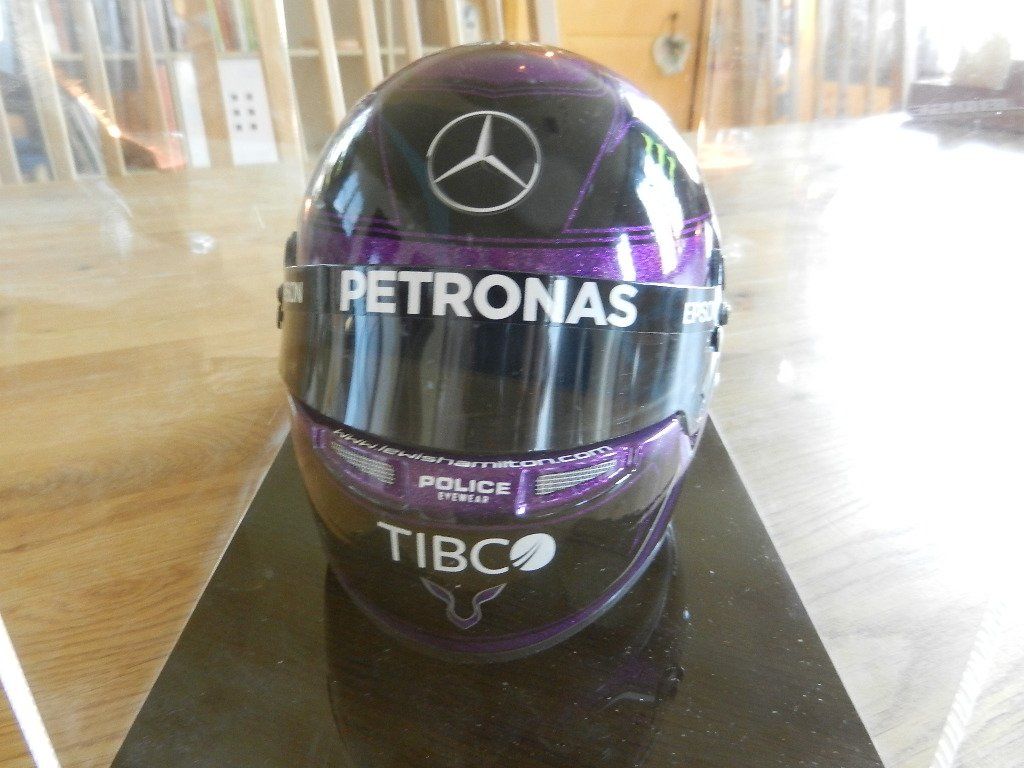 Original Lewis Hamilton Helm Bell mit Vitrine im Maßstab 1-2 (Neu ...