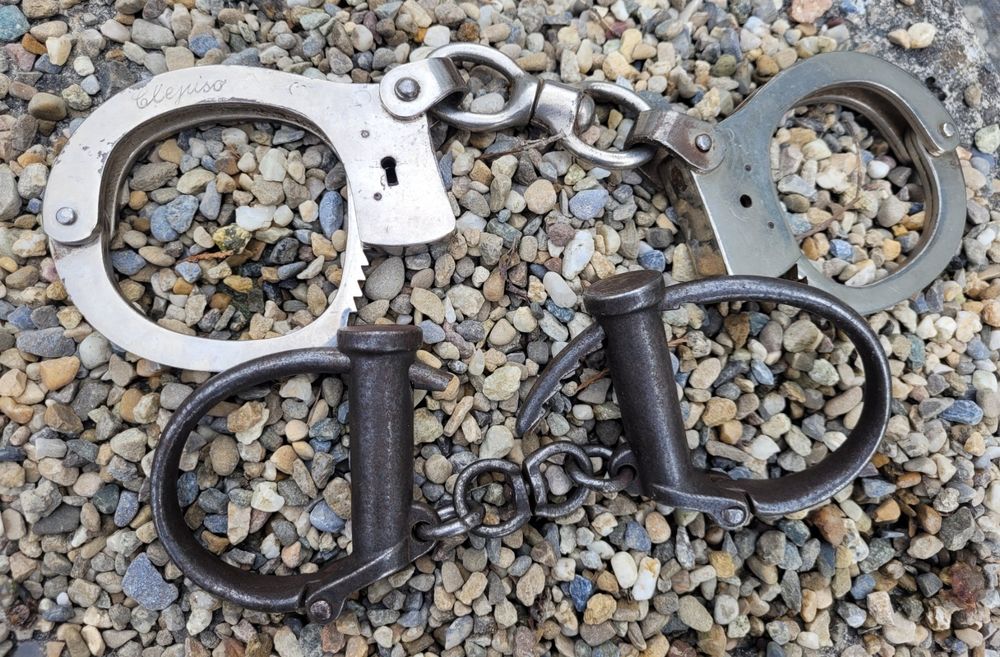 CLEJUSO HANDSCHELLEN | Kaufen auf Ricardo