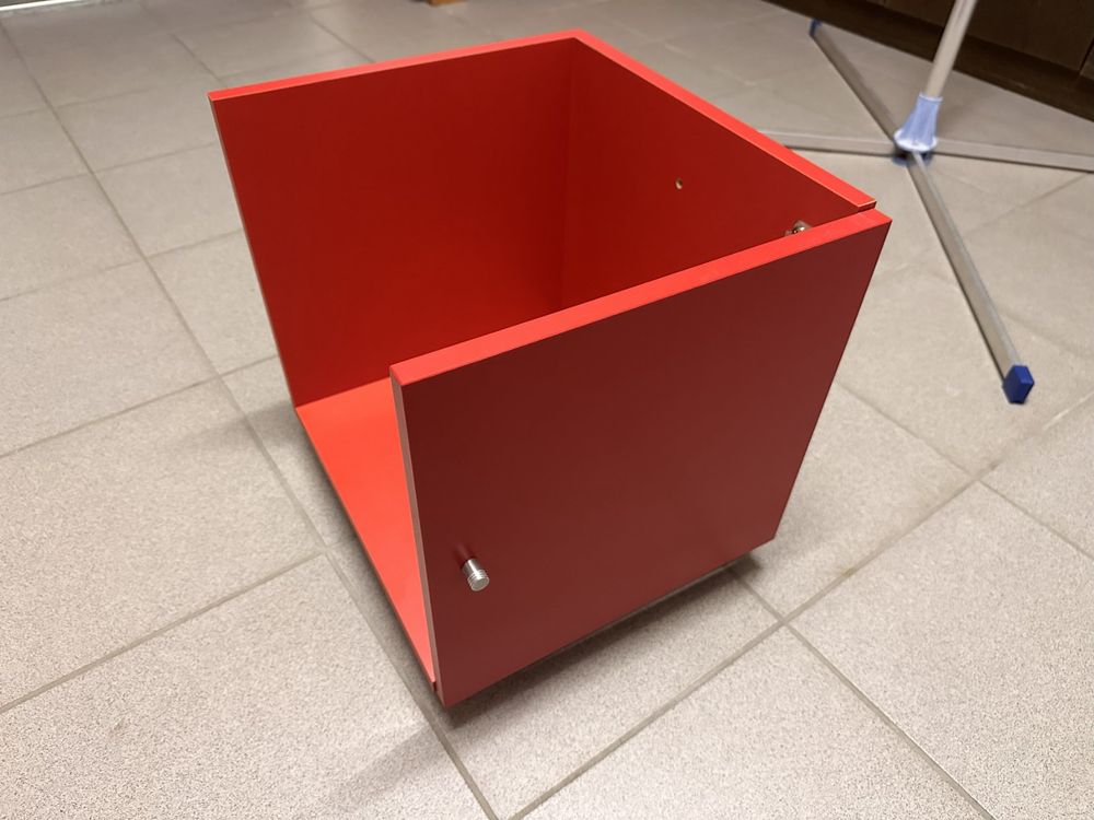 Ikea Kallax Einschub mit Tür, rot (Gebraucht) in Meyriez für CHF 3 ...