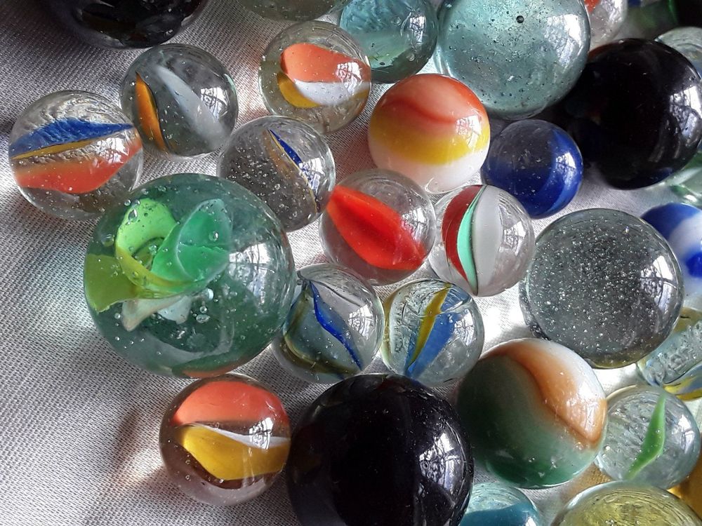 Alte Murmeln 25 gross und 34 klein (Gebraucht) in Zürich für CHF 32 ...