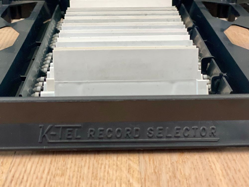 2 Plattenständer "K-Tel Record Selector" (ohne Platten!) (Gebraucht) in Kilchberg ZH für CHF 34 ...