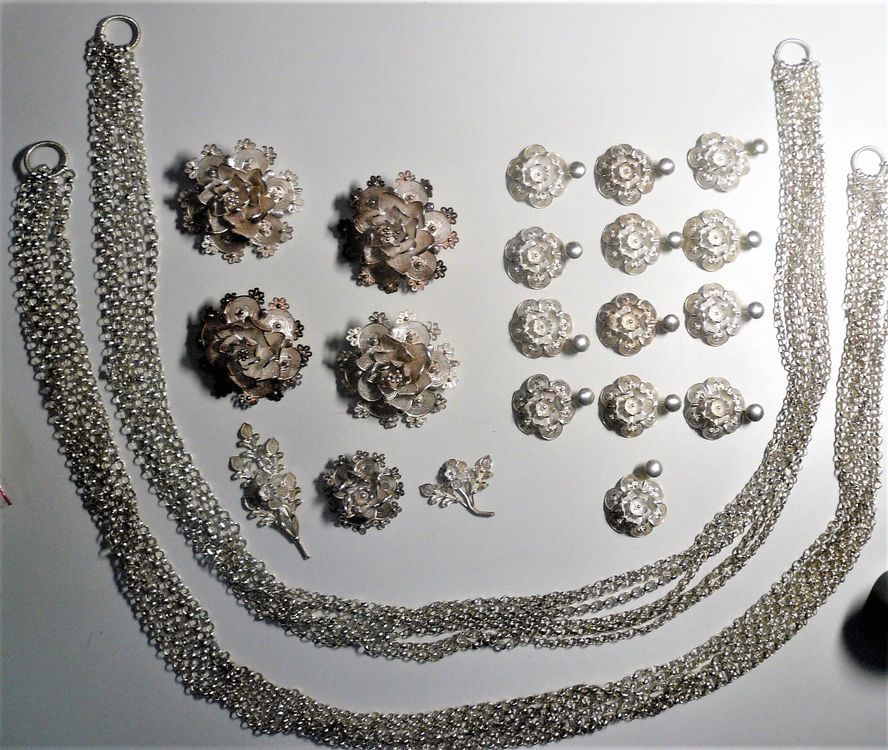 Konvolut mit TrachtenSCHmuck aus Silber Kanton Bern (Gebraucht) in Oberhofen am Thunersee für ...