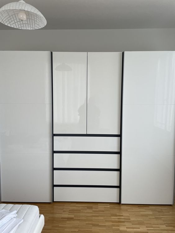 Weisser Kleiderschrank mit Schiebetüren (Gebraucht) in Magden für CHF 69 – nur Abholung auf ...