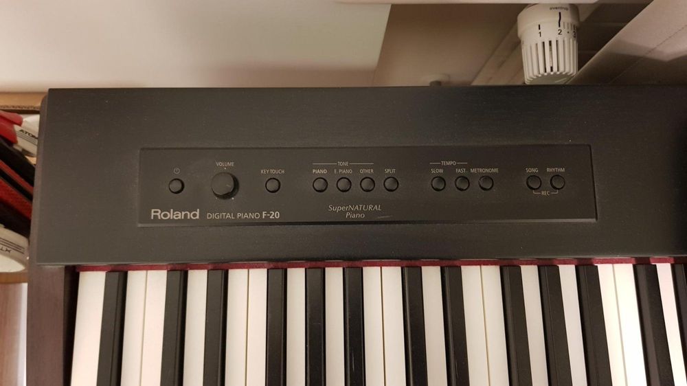 Klavier: Roland Piano Digital Piano F-20 (Gebraucht) in Zürich für CHF ...