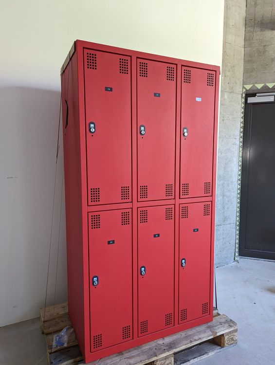 STALGO Garderobenschrank Rot (Gebraucht) in für CHF 150 – mit Lieferung auf Ricardo kaufen