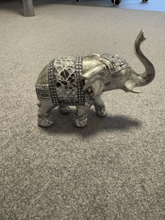 Deko Elefant (Gebraucht) in Buchs ZH für CHF 5 – mit Lieferung auf Ricardo kaufen