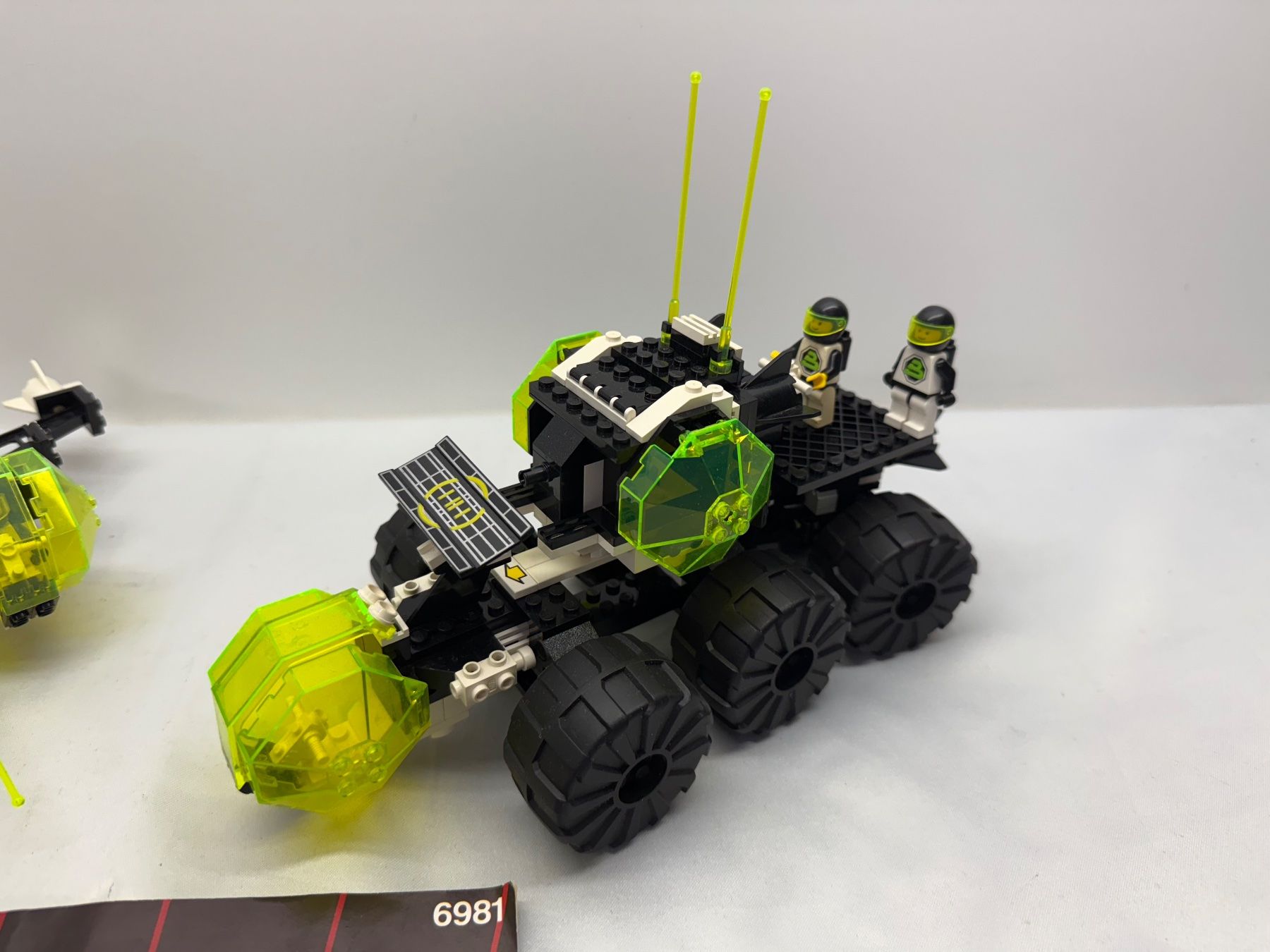 LEGO Space 6981 Aerial Intruder + 6933 Spectral Starguider (Gebraucht ...