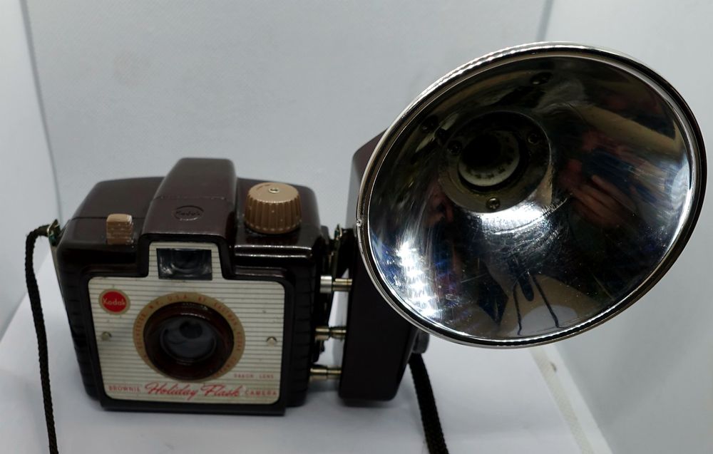 Kodak Brownie Holiday Flash Camera (Gebraucht) in Esslingen für CHF 101 ...