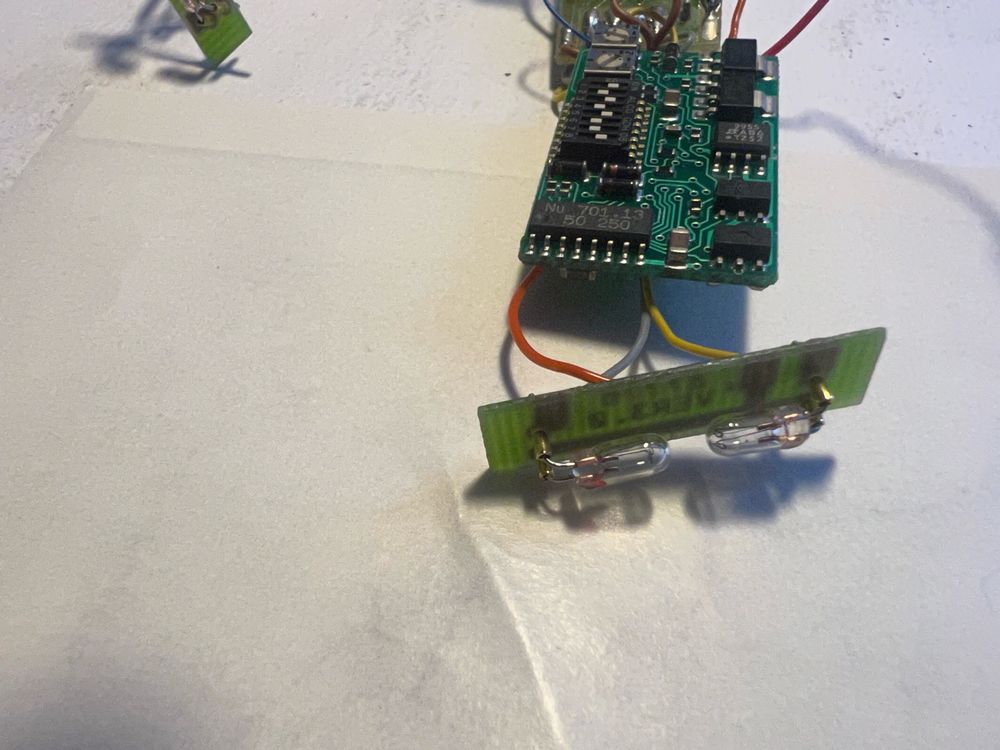 Digitaldecoder und Lichtplatine aus Märklin 3737 SBB Ae 6/6 (Gebraucht) in Birsfelden für CHF 19 ...