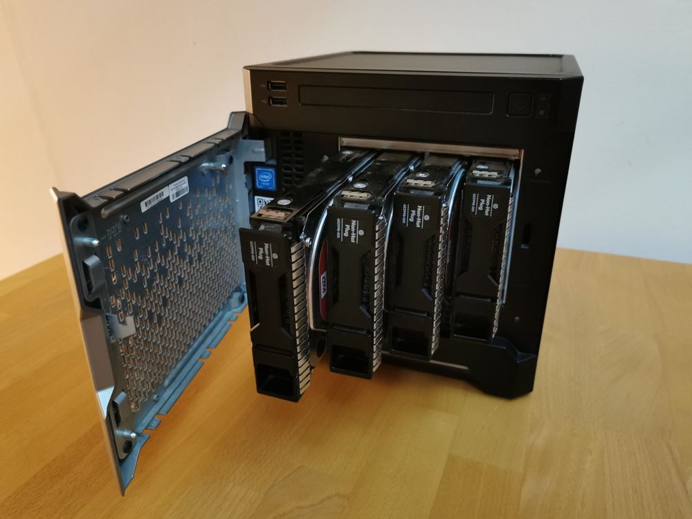 HPE ProLiant MicroServer Gen8 1x 256 SSD, 4x 3TB HDD | Kaufen auf Ricardo