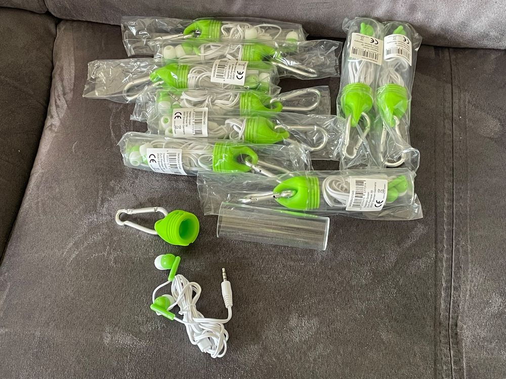 Kopfhörer ( 10 Stück ) in Kunststoffbehälter - Restposten (Neu und originalverpackt) in ...