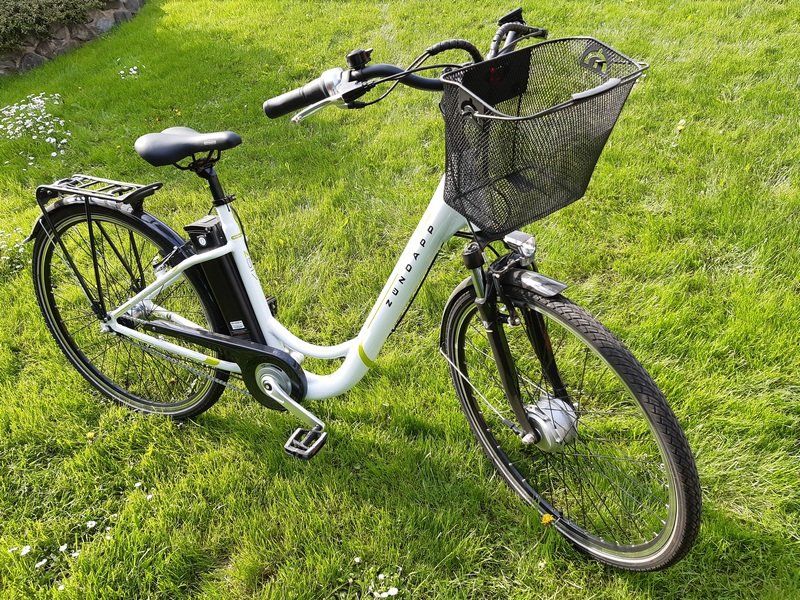 Velo, E-Bike, Elegantes Elektro-Citybike mit Korb wie neu! (Gebraucht ...