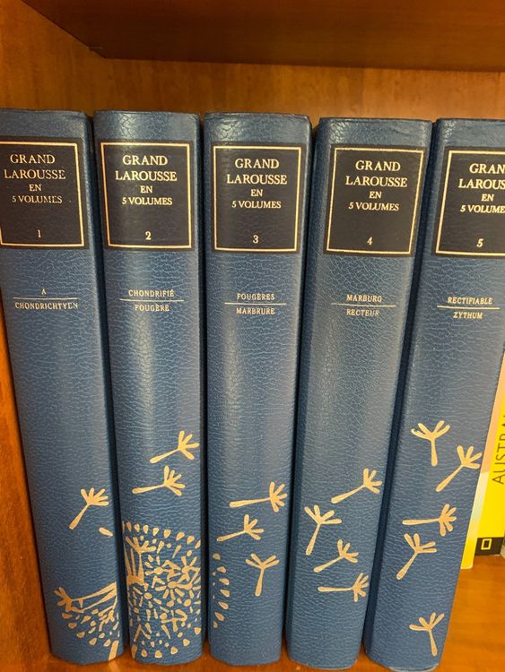 Encyclopédie Larousse en 5 volumes (Gebraucht) in Senarclens für CHF 22 – mit Lieferung auf ...
