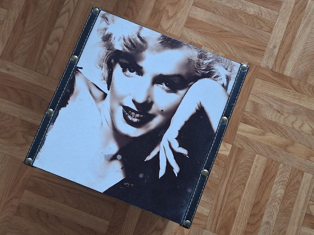 Box de rangement (Maryline Monroe) (Gebraucht) in Couvet für CHF 33 ...