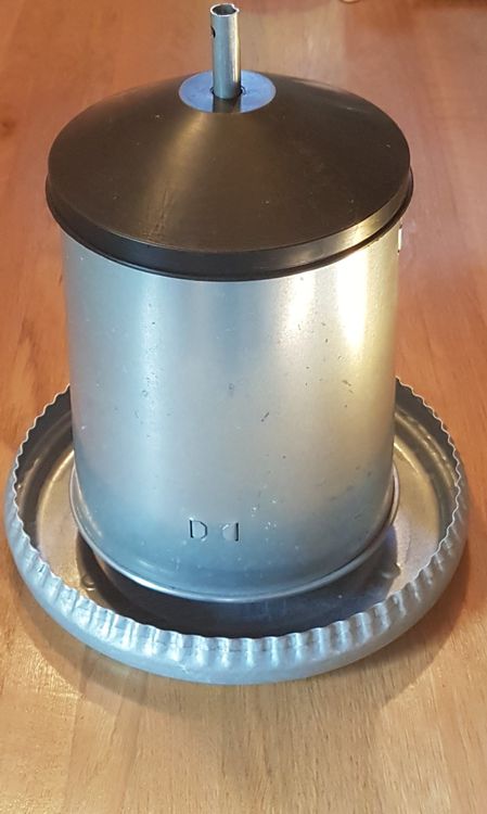 Geflügel Futterautomat ca. 8 Liter (Gebraucht) in Heiligkreuz (Mels) für CHF 8 – mit Lieferung ...