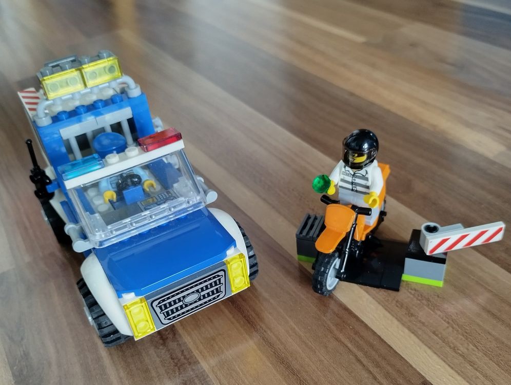 Lego Juniors 10735 - Polizeiauto mit Räuber, Alter 4-7 | Kaufen auf Ricardo