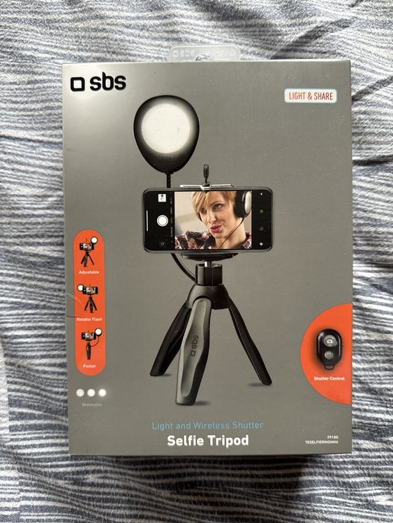 SBS Selfie Stativ mit Licht und Bluetooth Fernbedienung | Kaufen auf Ricardo