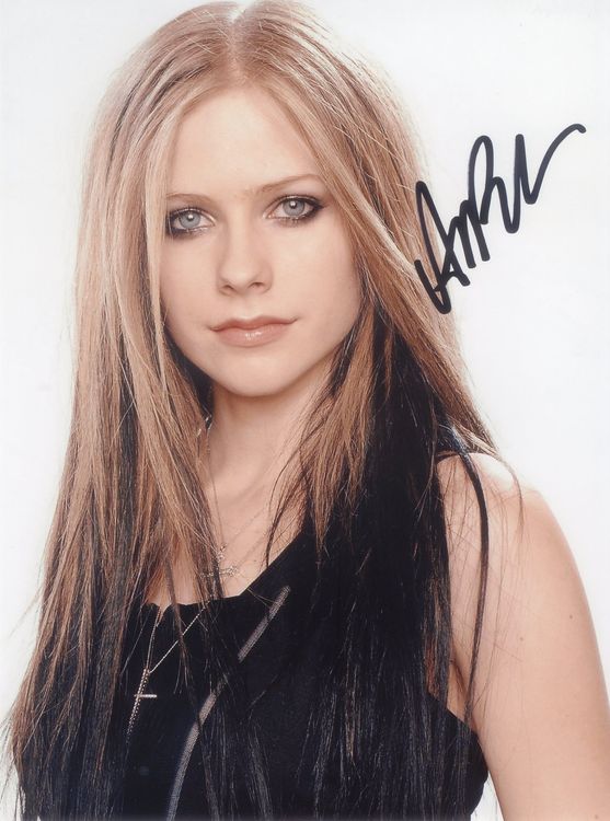 Original Autogramm von AVRIL LAVIGNE auf Großfoto | Kaufen auf Ricardo