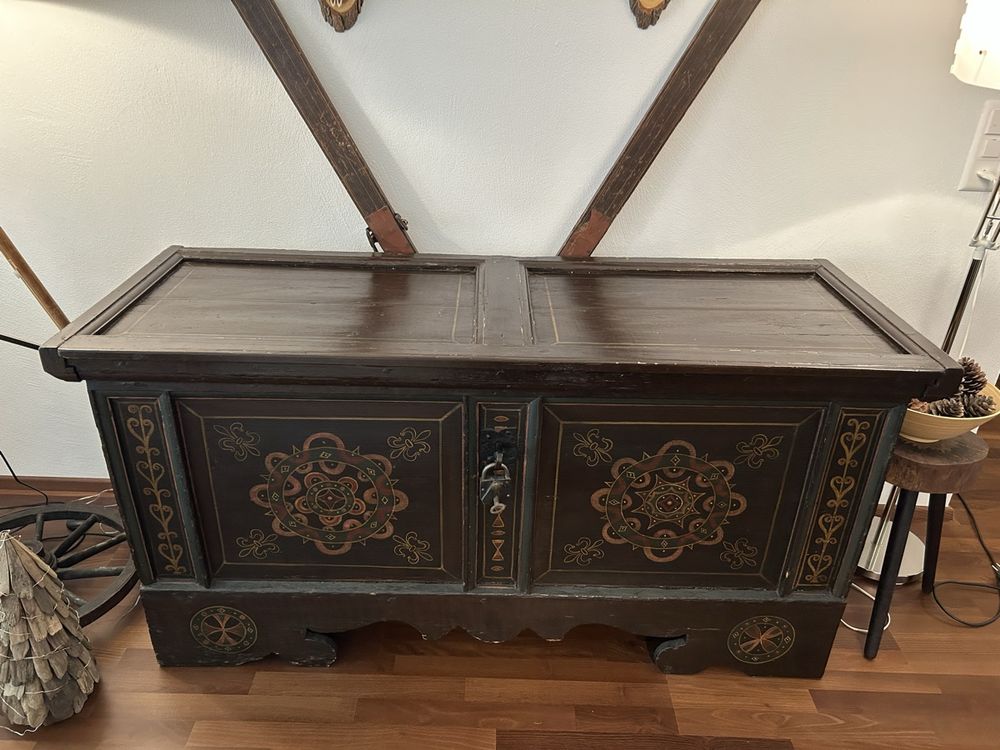 Uralte Bündner Buffet (Gebraucht) in Klosters für CHF 800 – nur Abholung auf Ricardo kaufen