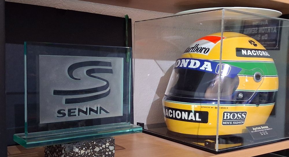 Présentoir en verre double S Ayrton Senna (Gebraucht) in Vernier für ...