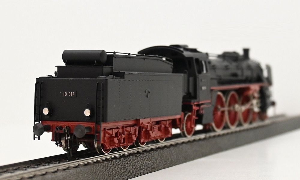 Metropolitan 200, Dampflok BR 18 314 der DR H0 in OvP (Gebraucht) in ...