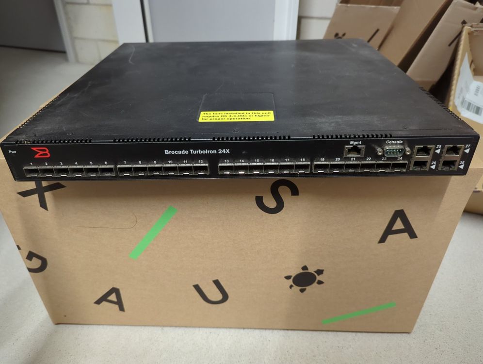Brocade Switch, 24x 10GBe sfp+ Ports, 4 x 1G RJ45, 2xPower (Gebraucht ...