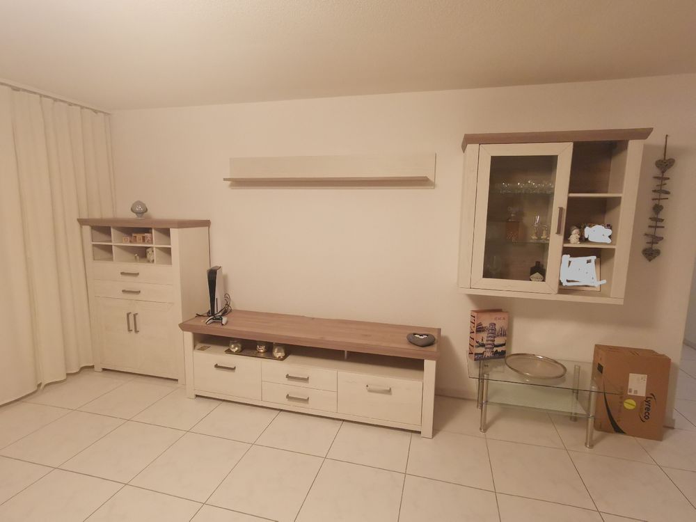 Neuwertige Wohnwand (Gebraucht) in Samstagern für CHF 280 – nur Abholung auf Ricardo kaufen