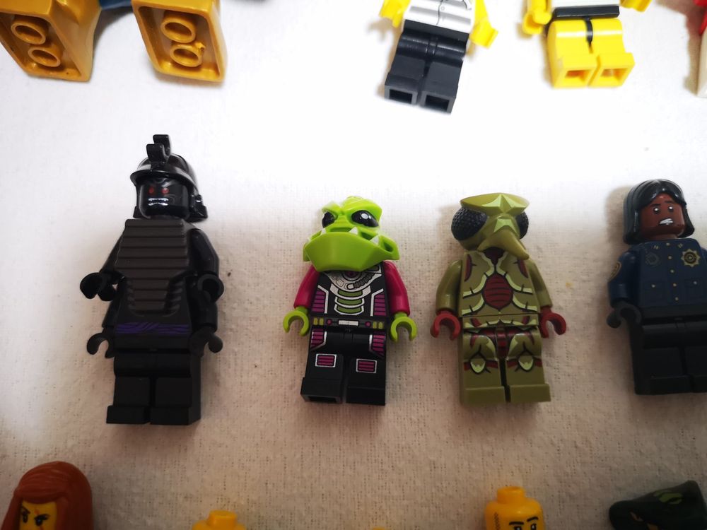 (L49) 24 x Lego Figuren Ninjago, Alien, Schlange... (Gebraucht) in Sevelen für CHF 32 – mit ...