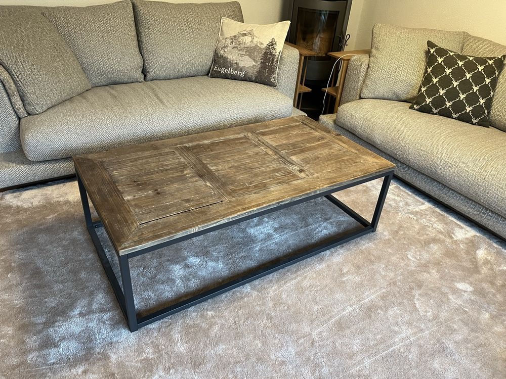 Rustic Chic Coffee Table - Solid Wood & Metal Frame (Gebraucht) in ...