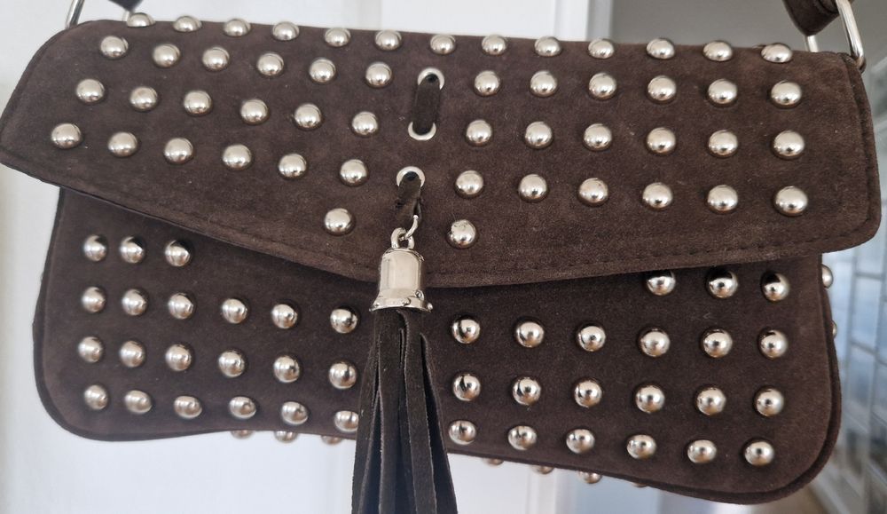 Handtasche mit Nieten, neu und ungetragen! (Neu (gemäss Beschreibung ...