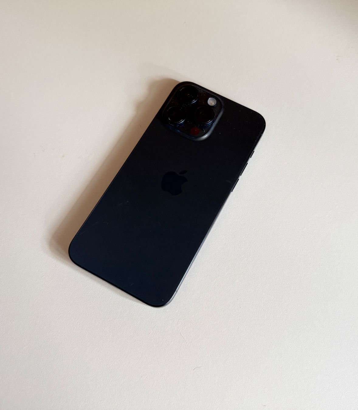 iPhone 15 Pro Max neu mit Garantie (Neu (gemäss Beschreibung)) in Gerlafingen für CHF 949 – nur ...