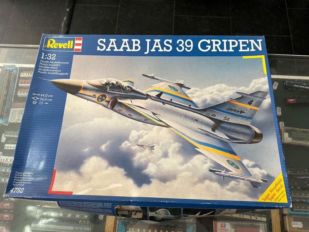Revell SAAB JAS 39 Gripen 1:32 4752 (Neu (gemäss Beschreibung)) in für ...