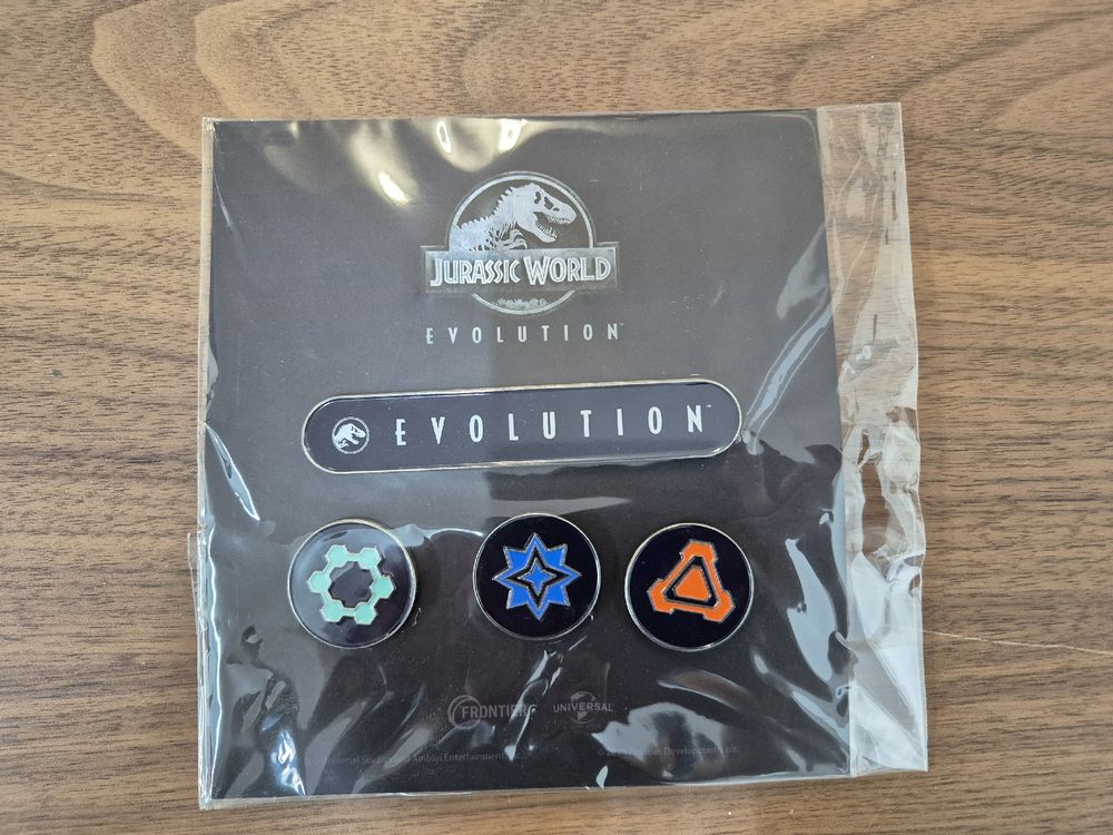 Jurassic World Evolution Pins Set Neu (Neu und originalverpackt) in ...
