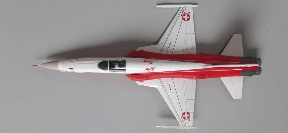 Patrouille Suisse Tiger F-5 Modell, 1:72 (Gebraucht) in Sattel für CHF 81 – mit Lieferung auf ...