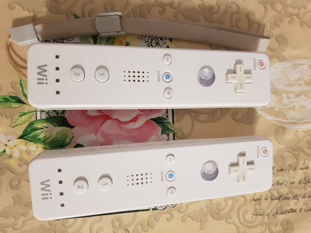 Wii Controller 2x Original (Gebraucht) in Biel/Bienne für CHF 45 – mit ...