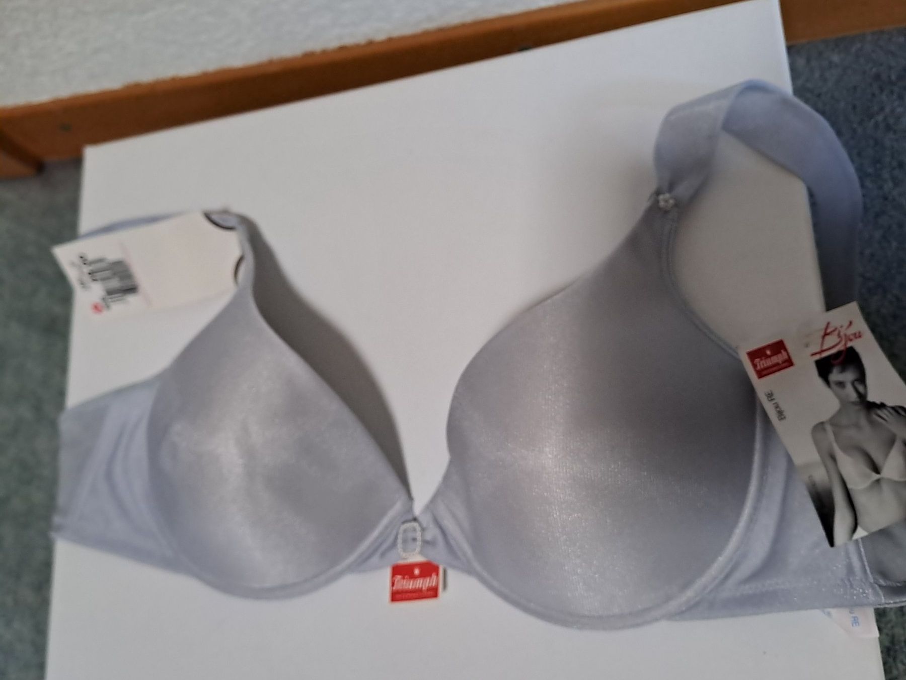 Triumph BH, Gr. 80B, hellgrau, neu mit Etikett, Bijou RE! (Gebraucht) in Frauenfeld für CHF 15 ...