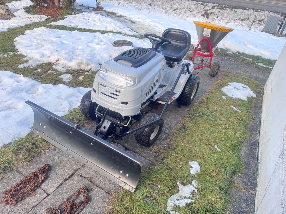 Rasentraktor MTD, mit Schnepflug und mit Salzstreuer, (Gebraucht) in ...