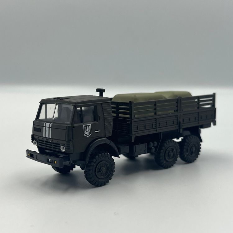 Kamaz Pritsche mit Ladung Ukraine Army 1/87 (Neu und originalverpackt ...