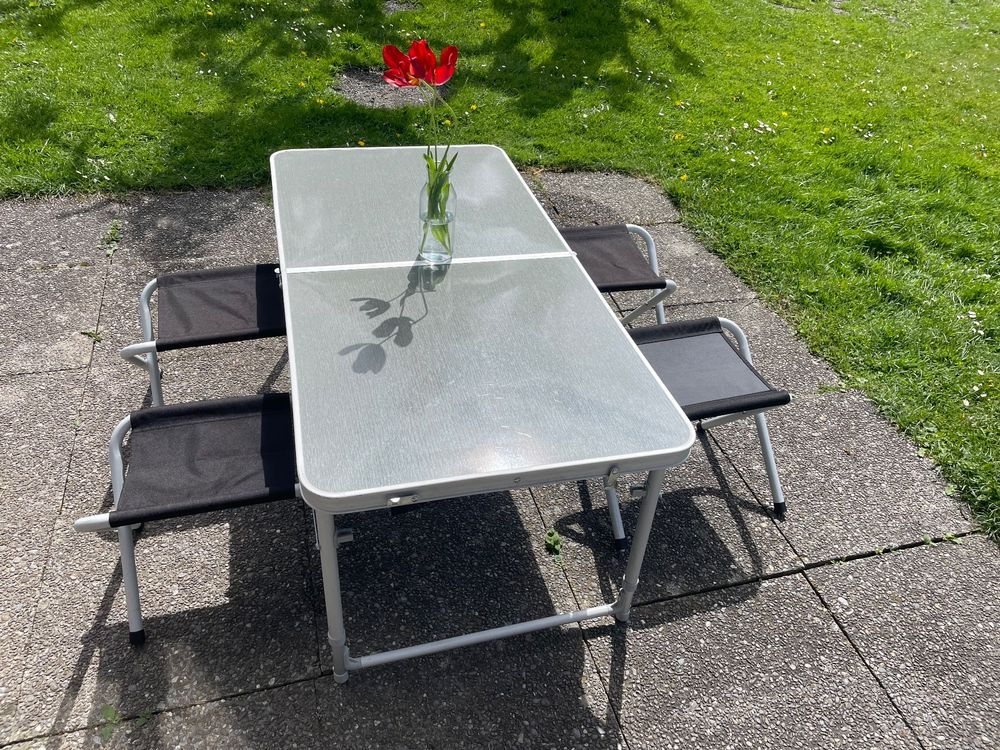 Campingtisch mit 4 Hockern, Klappbar - Ideal für Picknick! (Gebraucht ...
